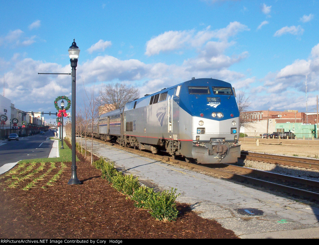 Amtrak P089 arriving